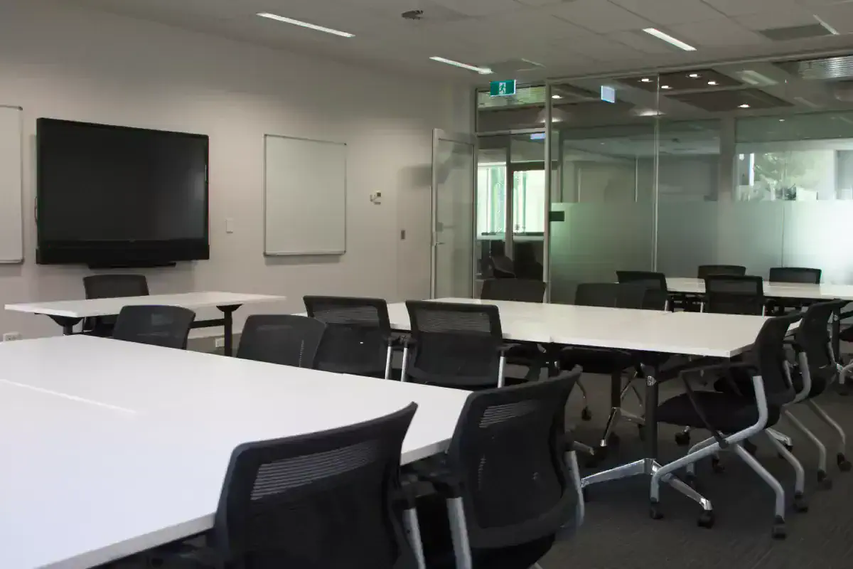 Designing Interactive Learning Environments with Modern Desks | AbaxKF