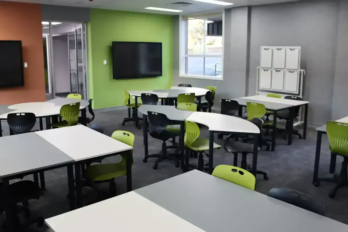Designing Interactive Learning Environments with Modern Desks | AbaxKF