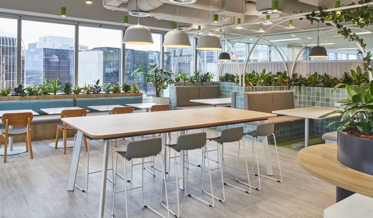 Are there benefits to choosing local suppliers versus national or ...