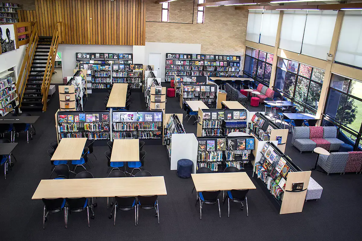 Maximizing Space and Comfort: Choosing the Right Library Furniture for ...