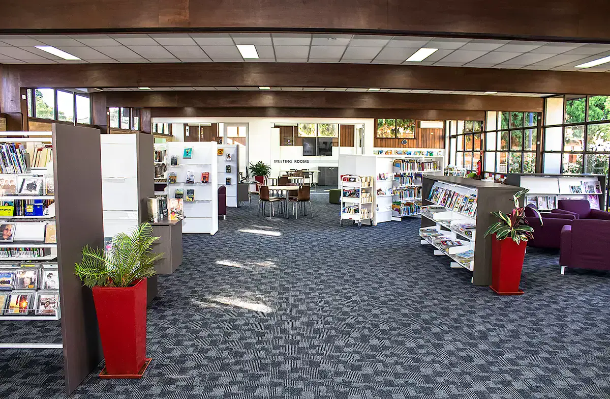 Maximizing Space and Comfort: Choosing the Right Library Furniture for ...